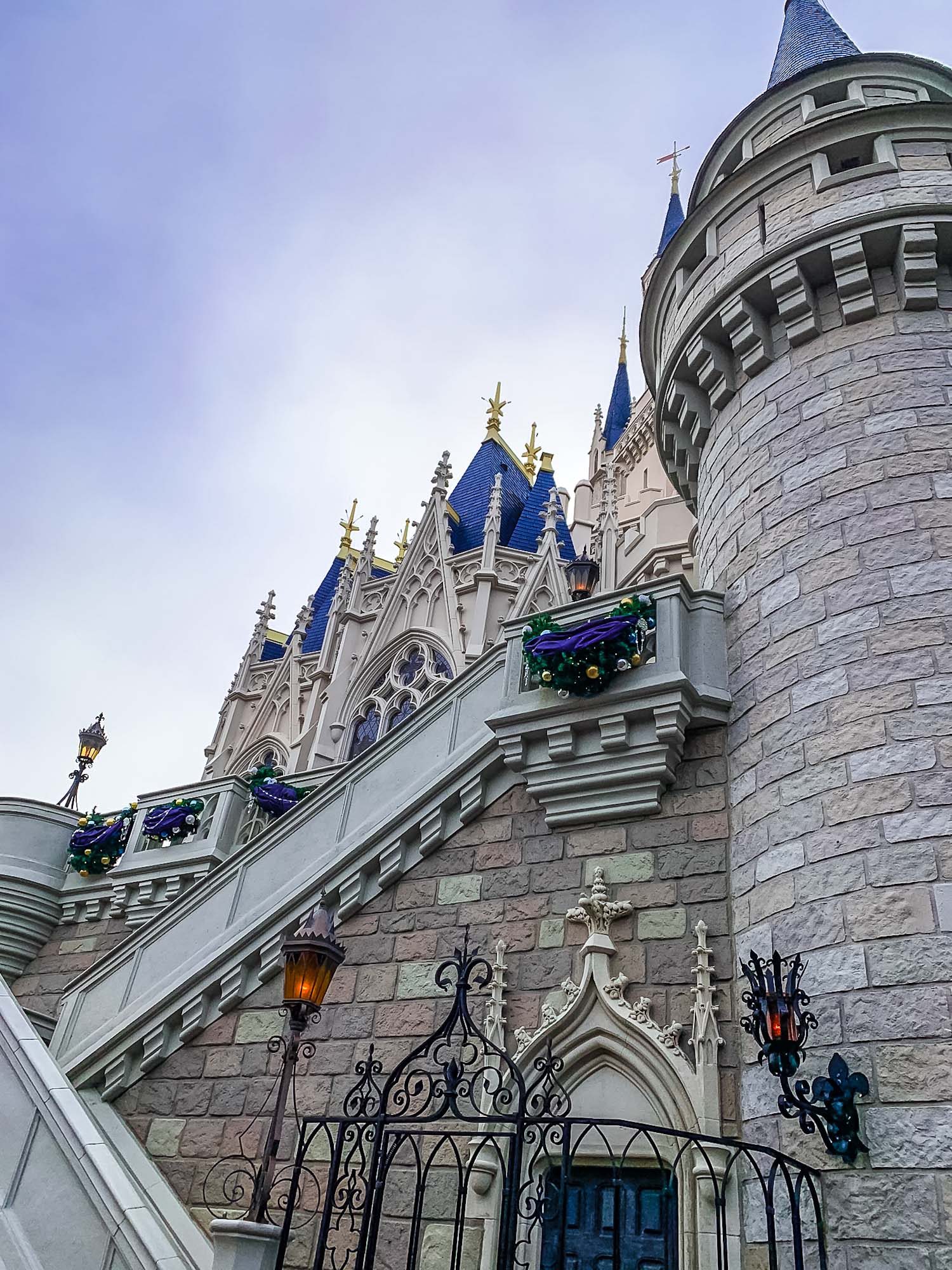 Disney World VS Disneyland Castles, What's the Difference and Which Is ...