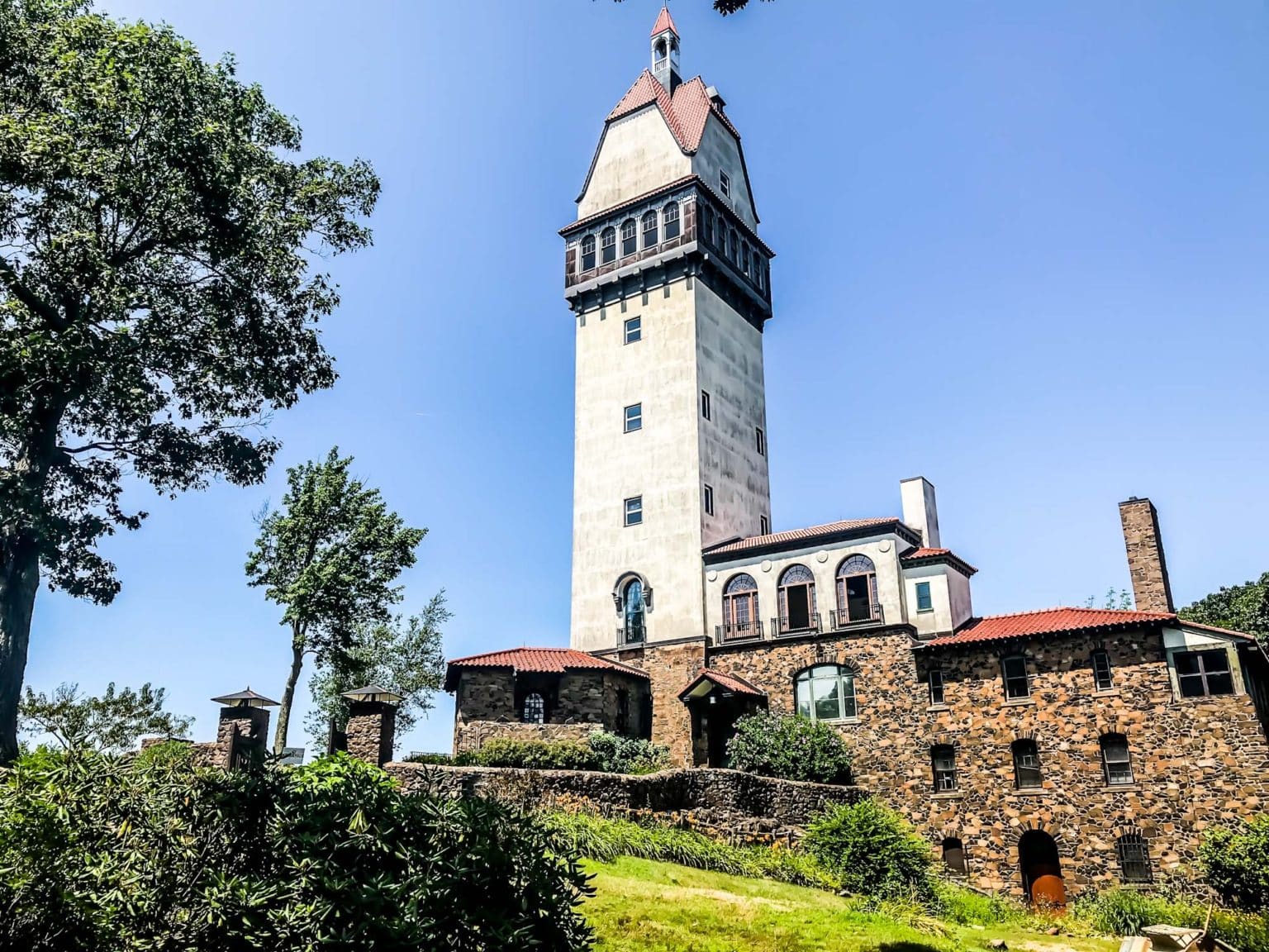 Heublein Tower Hike: Views Atop the Talcott Ridge - Seconds to Go